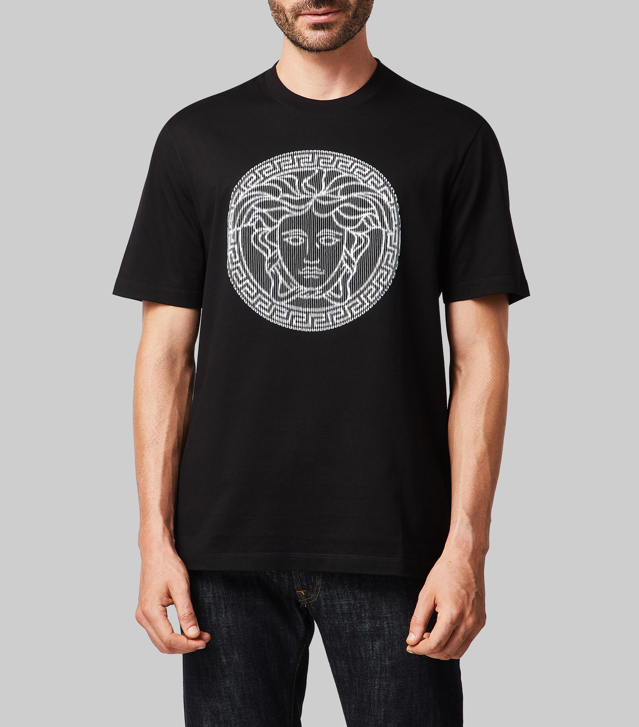 Versace: Playera de cuello redondo con manga corta y bordados Hombre ...