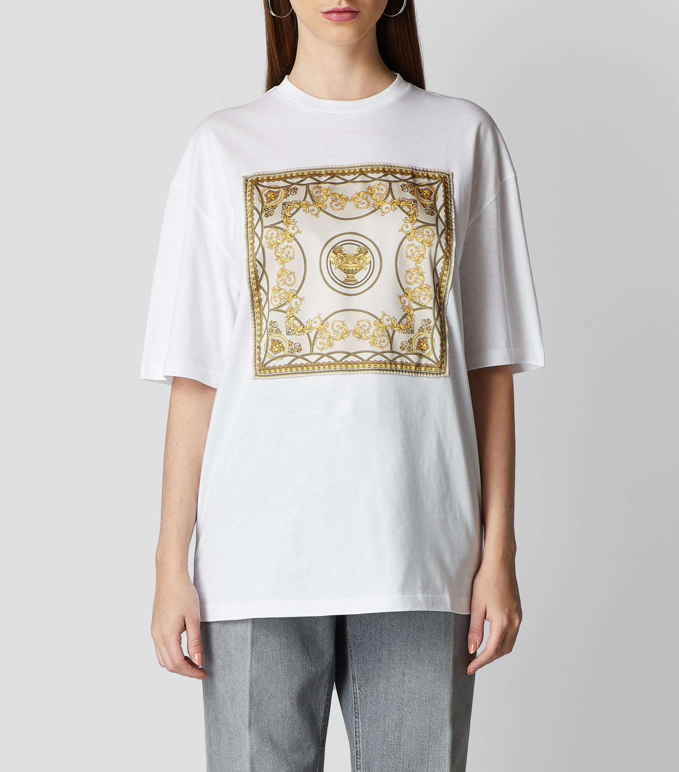 Versace: Playera cuello redondo manga corta con estampado Mujer | El ...