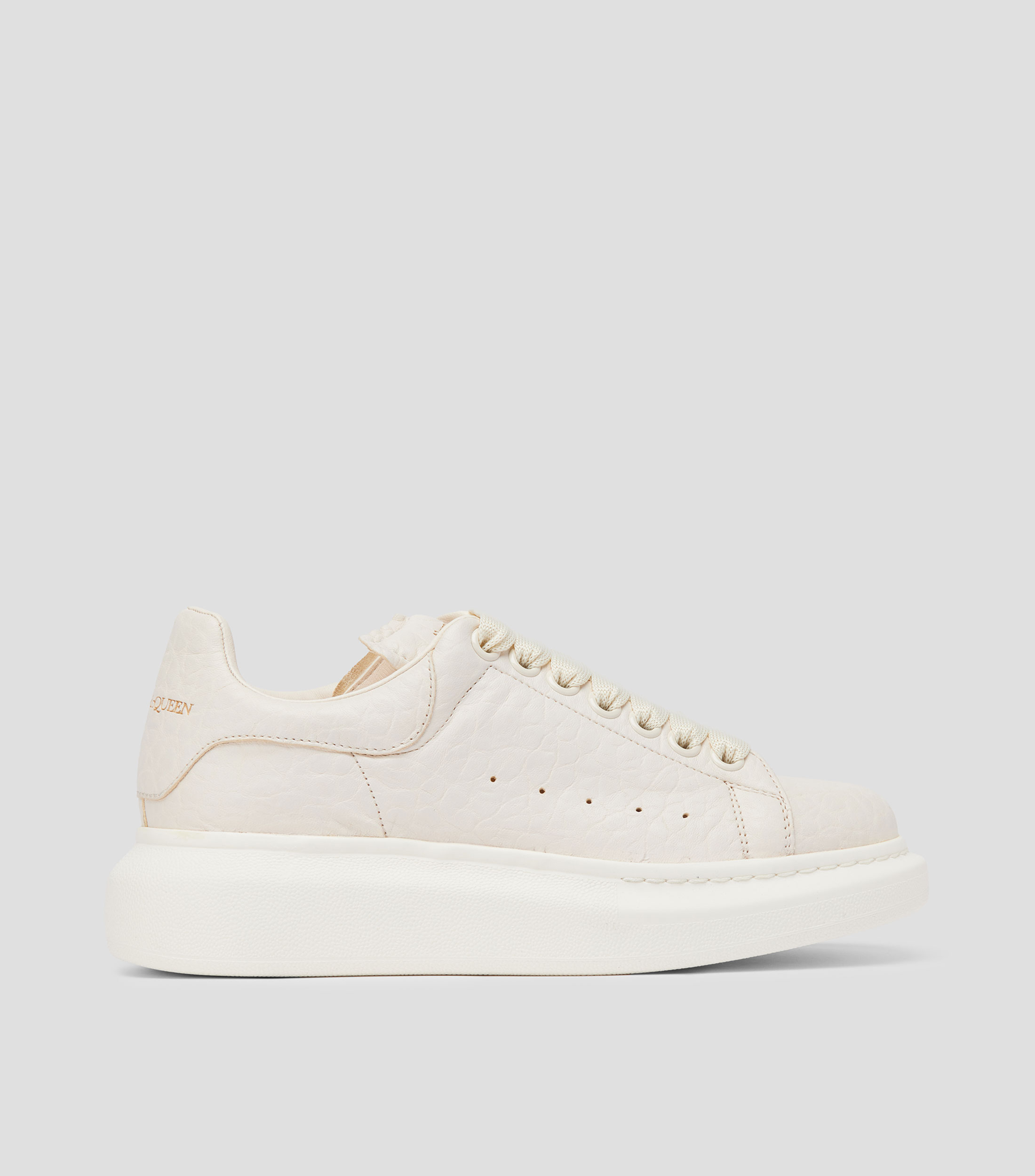Alexander McQueen: Tenis Casuales en Piel Dumbo Grain Mujer | El ...