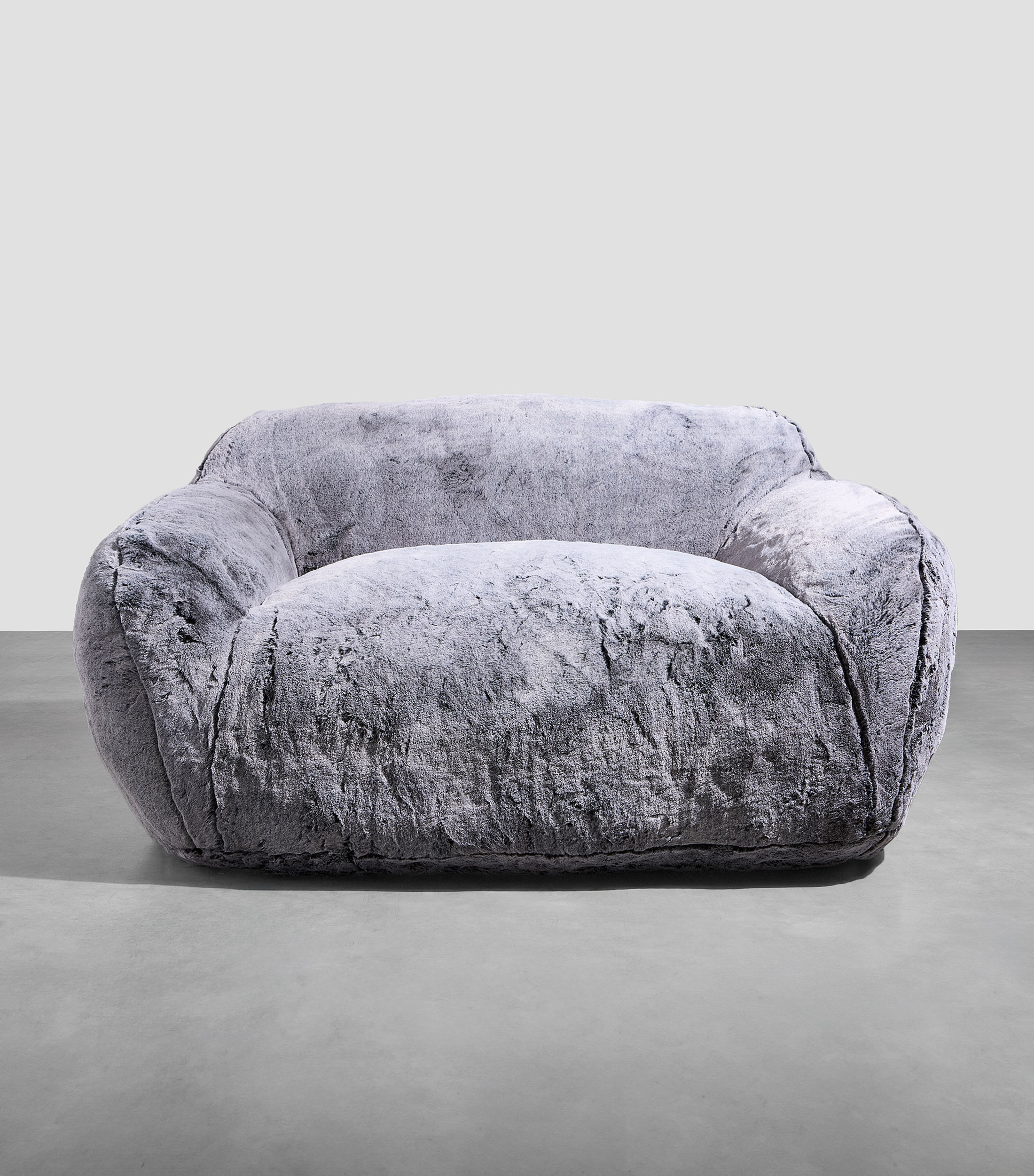 I Am Fake Loveseat Snug gris |El Palacio de Hierro