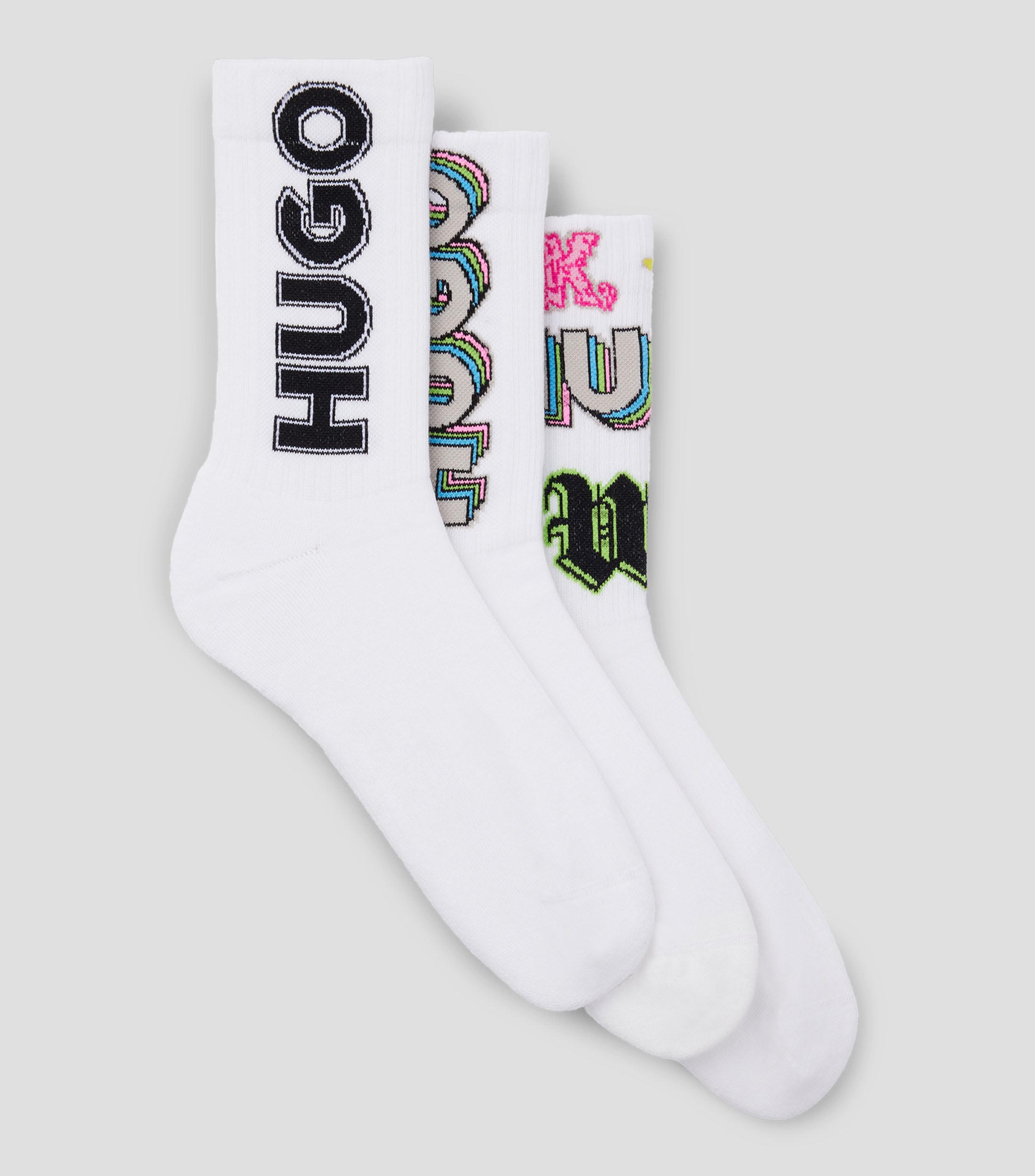 Hugo: Paquete de tres pares de calcetines cortos de algodón con logos ...