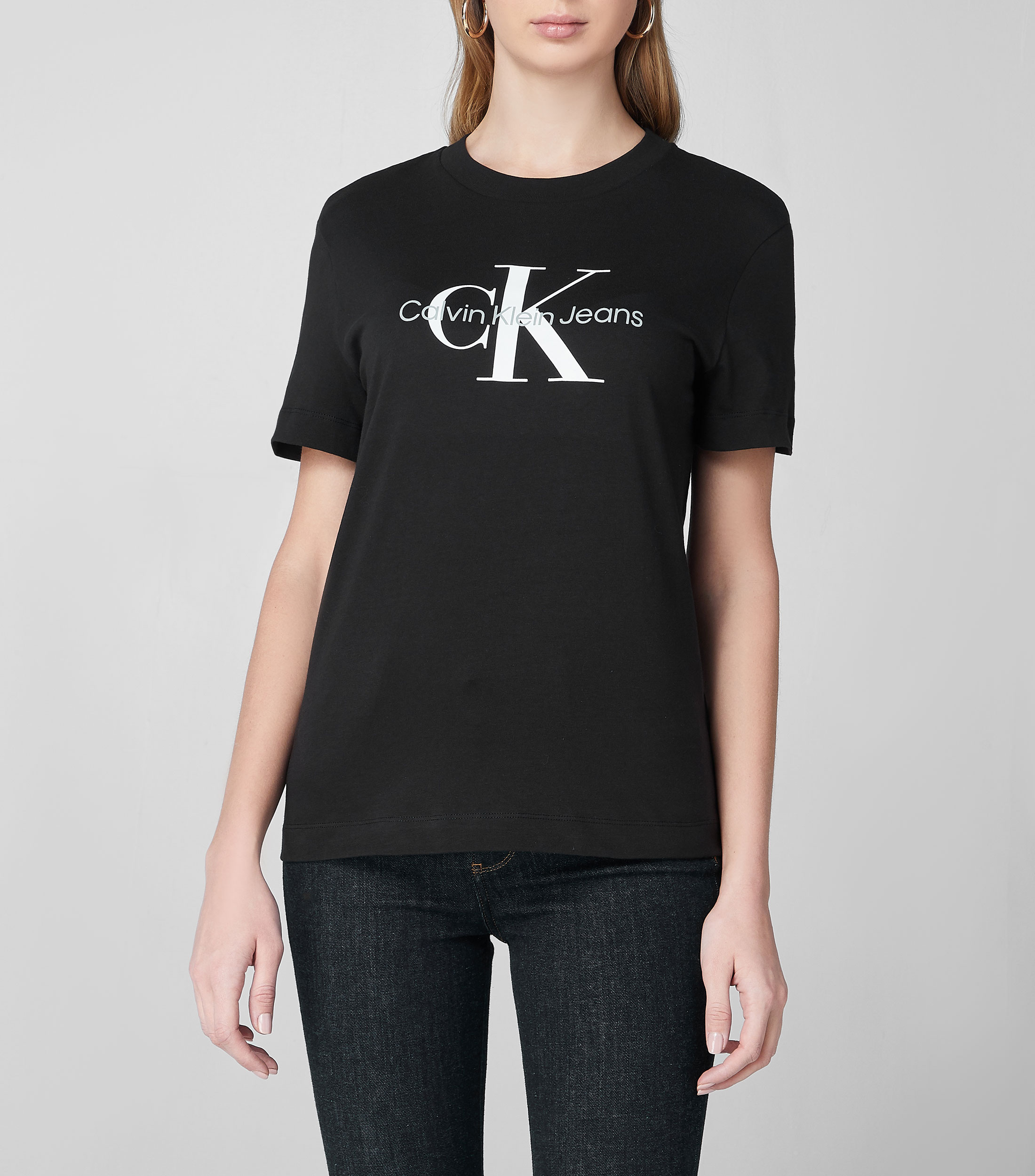 Calvin Klein Jeans: Playera de cuello redondo y manga corta Mujer | El ...