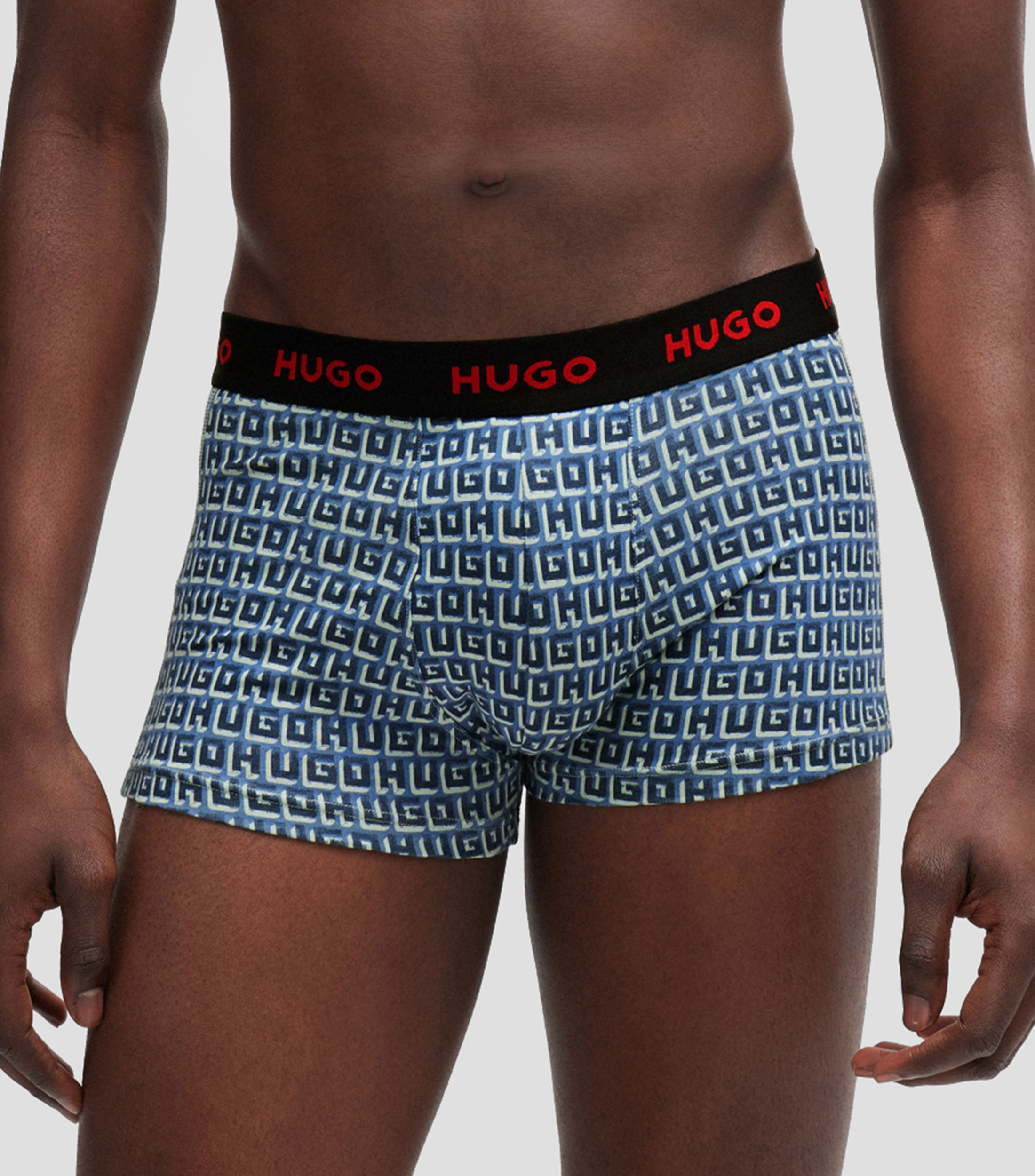 Hugo Paquete de tres bóxers cortos en algodón elástico con logo en la ...