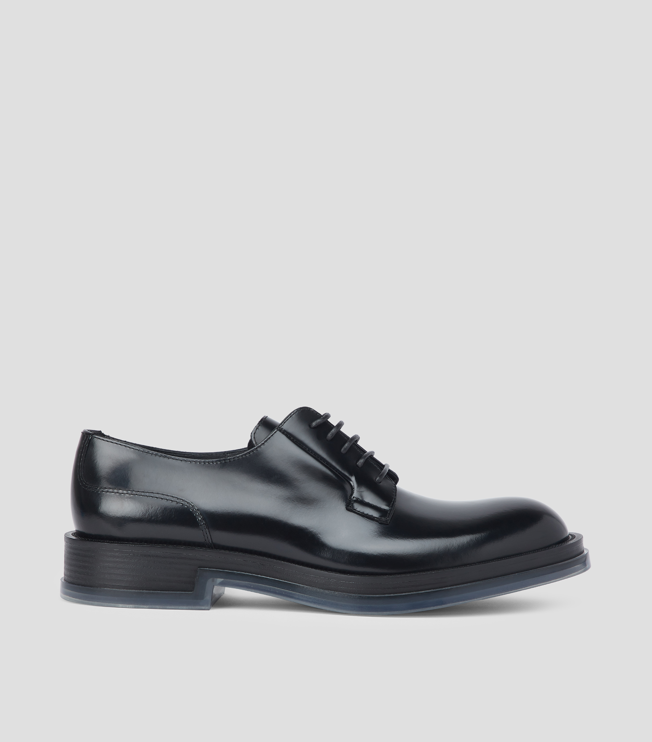Alexander McQueen: Zapatos de vestir Derby Bour en piel Hombre | El ...