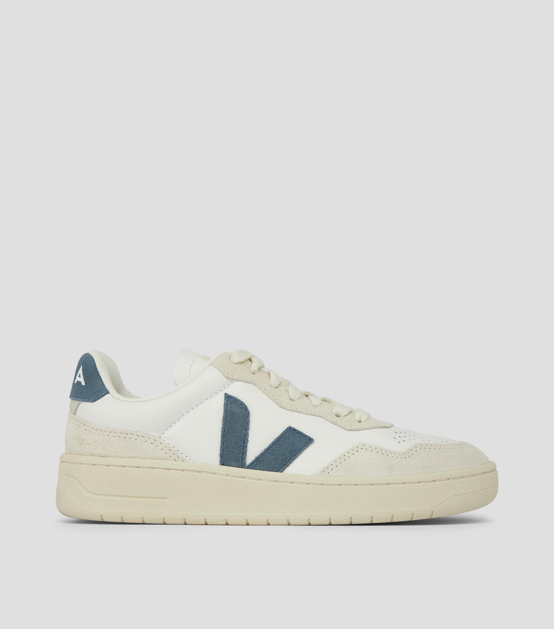 Veja: Tenis Casuales Volley con Logotipo Mujer | El Palacio de Hierro