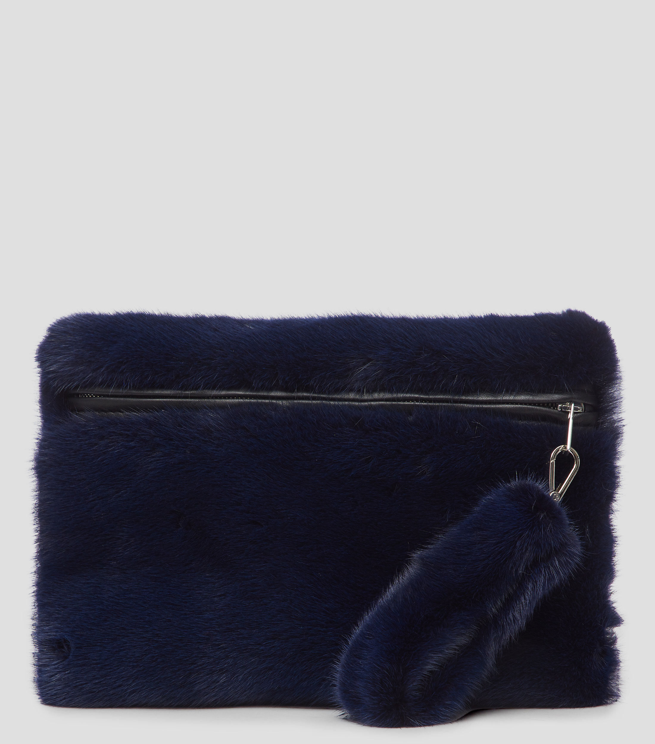 Hanson Bolso clutch con acabado afelpado - El Palacio de Hierro