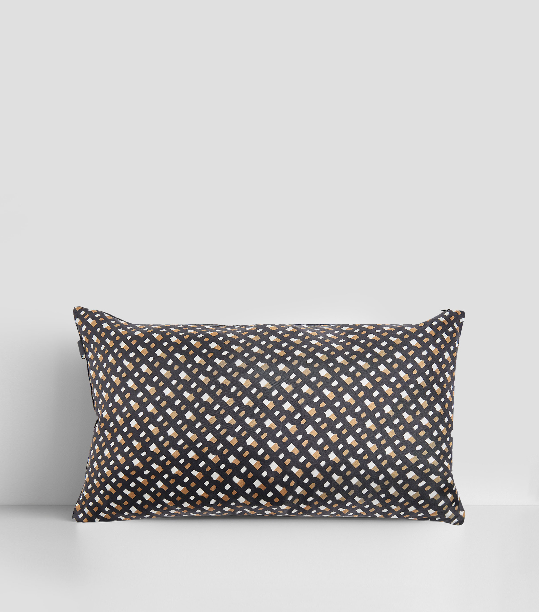 Boss: Funda para cojín con Monogram | El Palacio de Hierro
