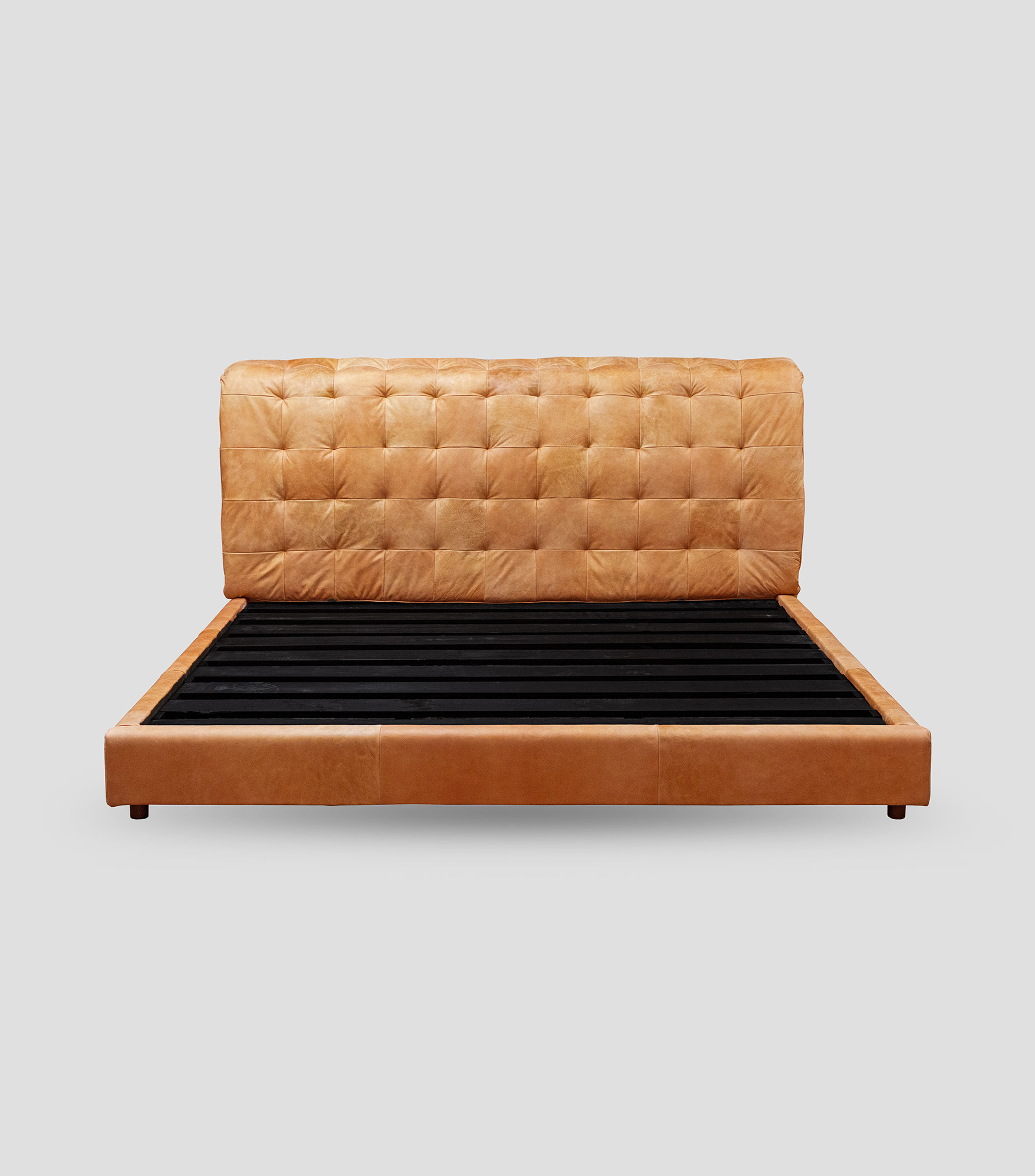Industrias Freg Cama King Size Sheldon en piel |El Palacio de Hierro
