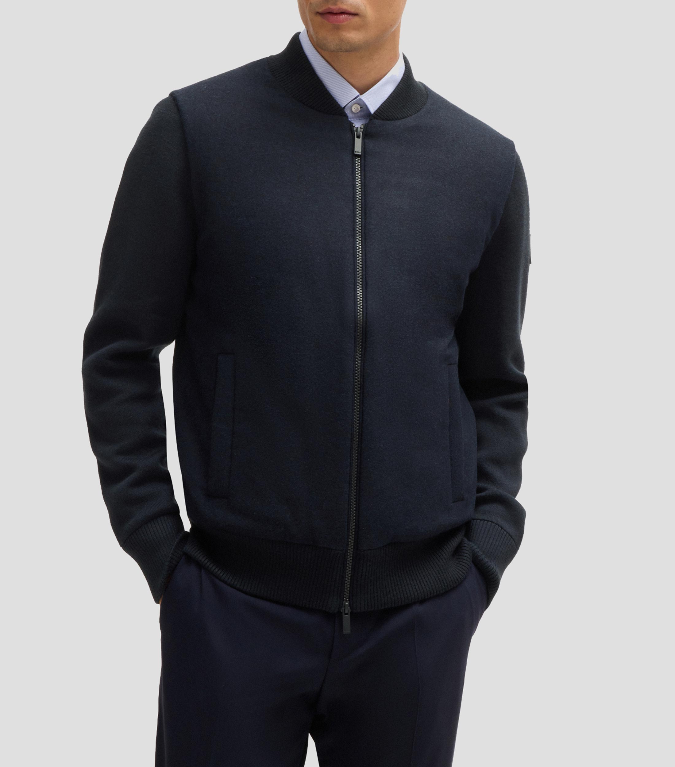 Boss: Chamarra regular fit con cremallera y panel en la parte delantera ...