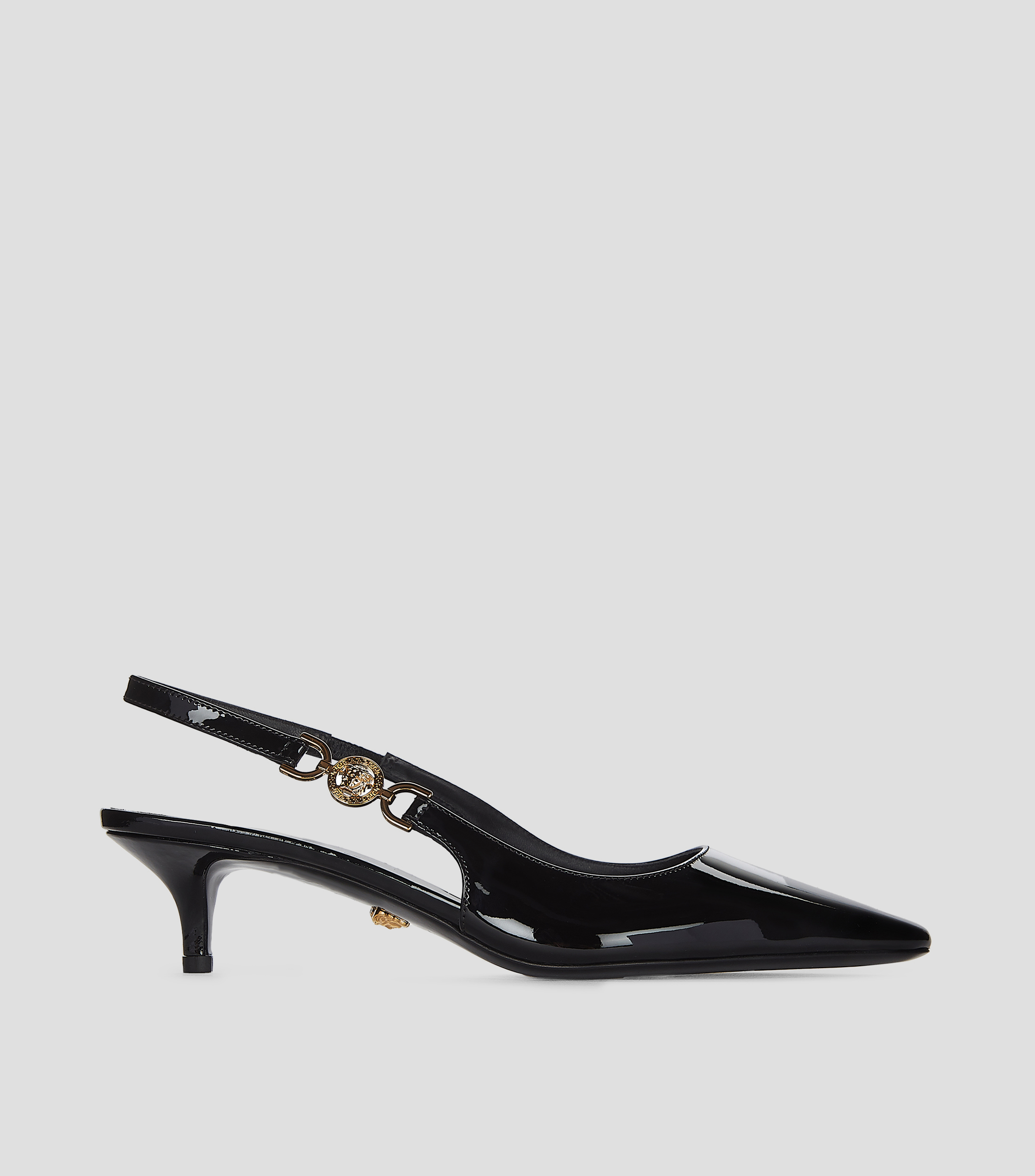 Versace: Zapatillas slingback Vernice con tacón bajo de aguja Mujer ...