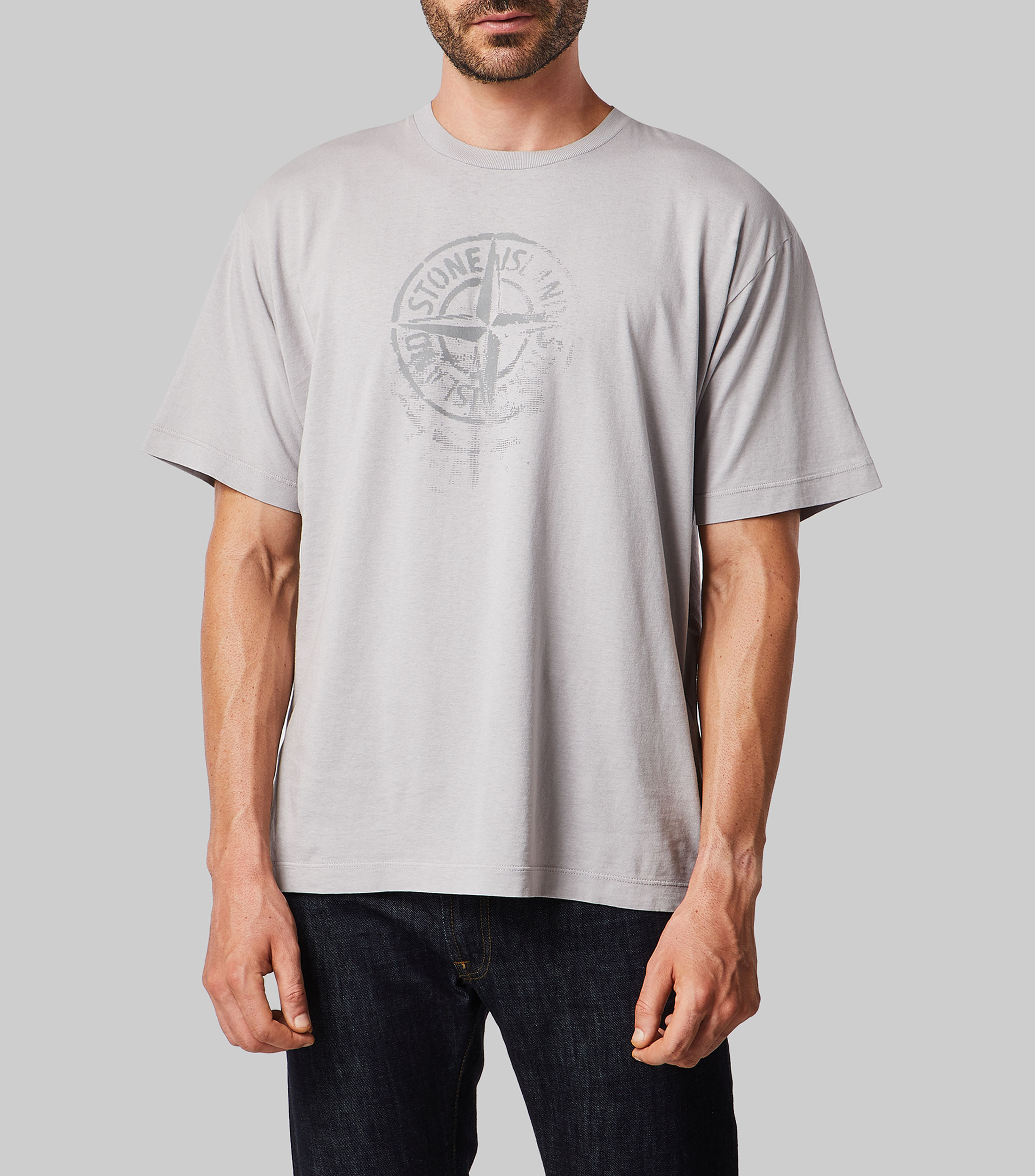 Stone Island: Playera de cuello redondo con manga corta estampada ...