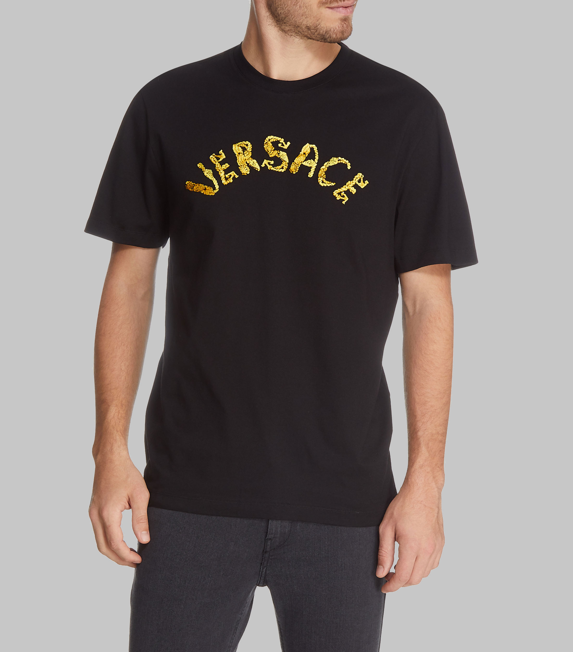 Versace: Playera de cuello redondo y manga corta bordada Hombre | El ...