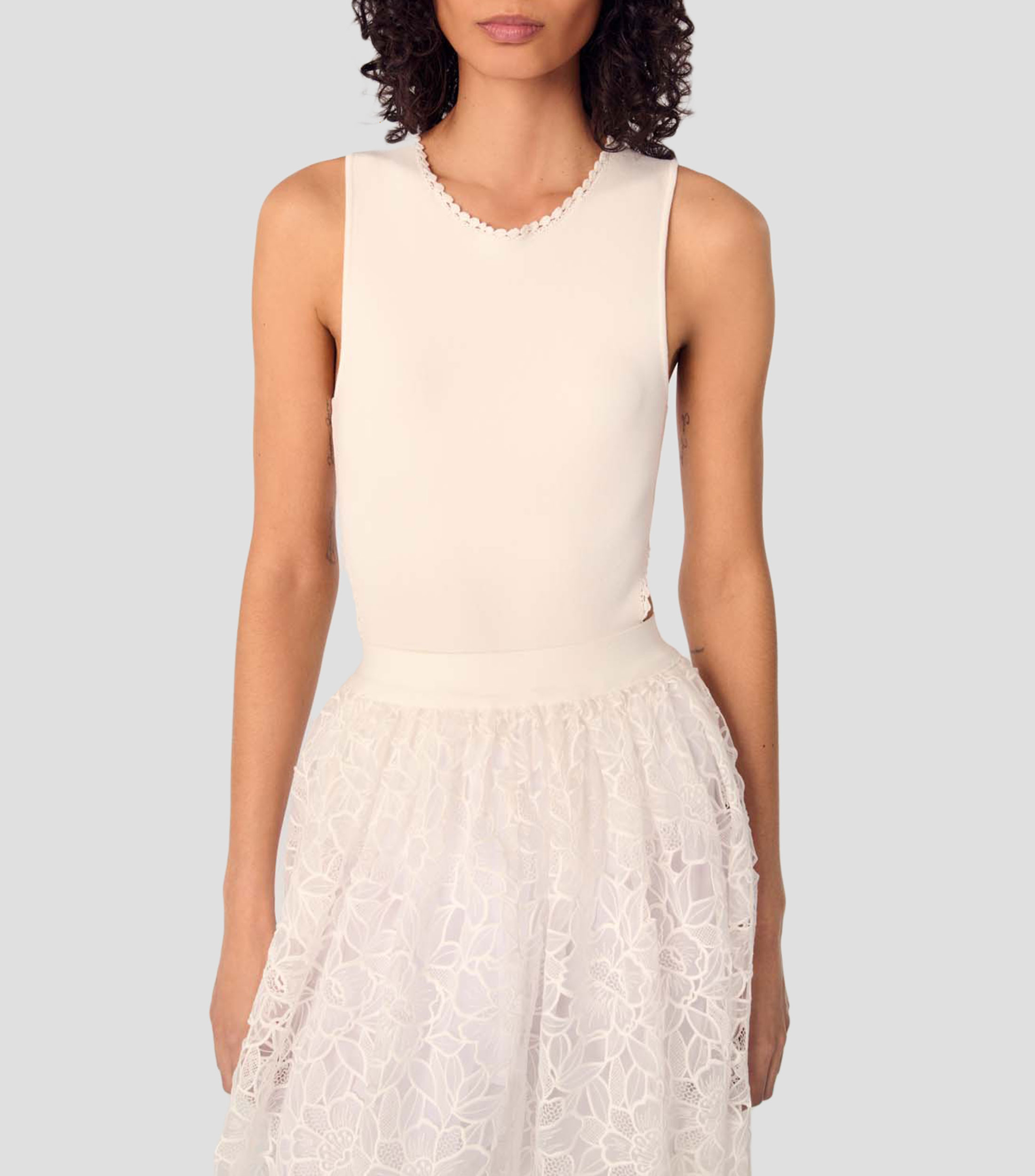 MAJE_A578_Maje Body Cuello Redondo Sin Mangas Mujer |El Palacio de Hierro