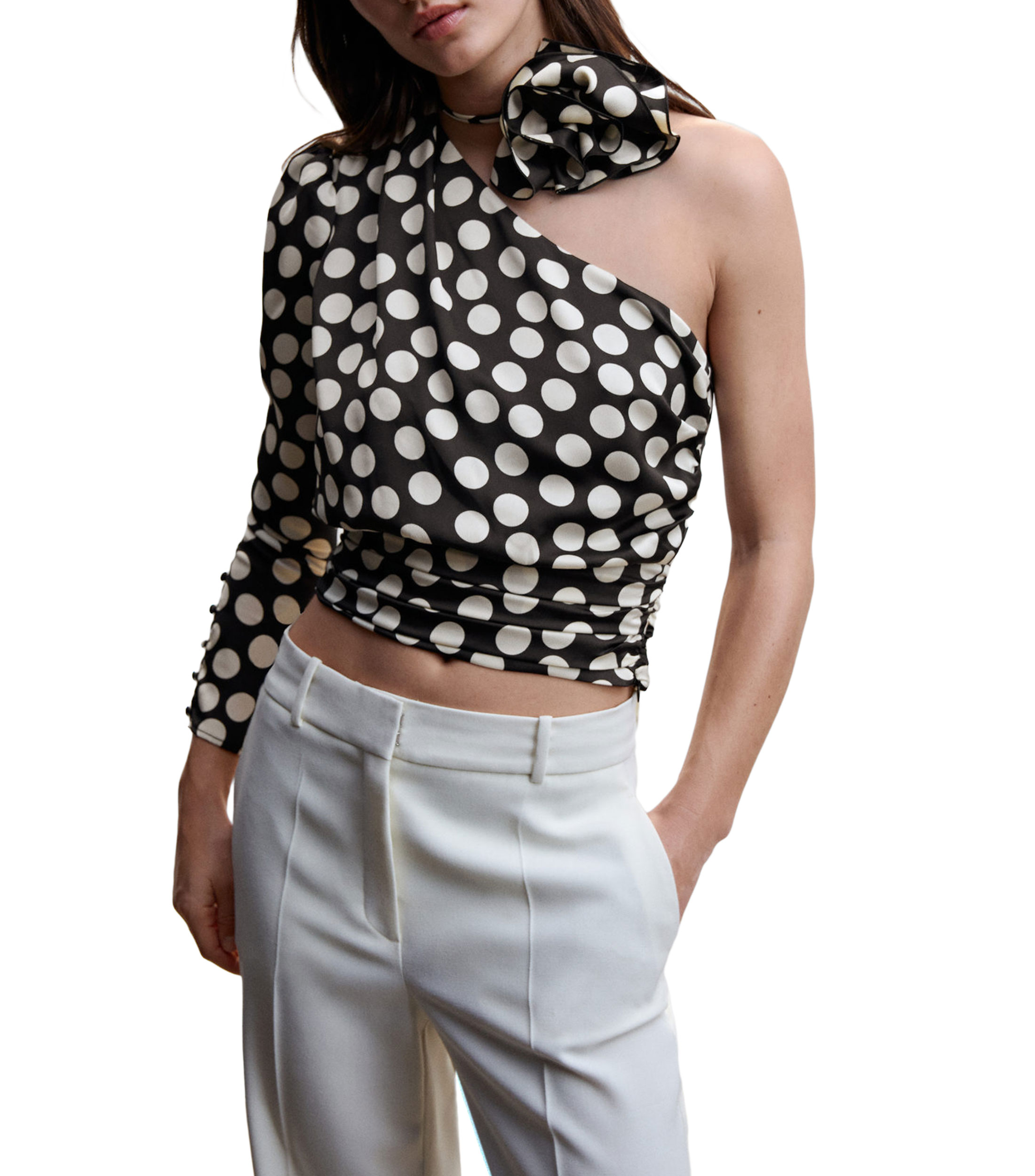 Mango: Blusa crop top con lunares de una manga larga Mujer | El Palacio ...