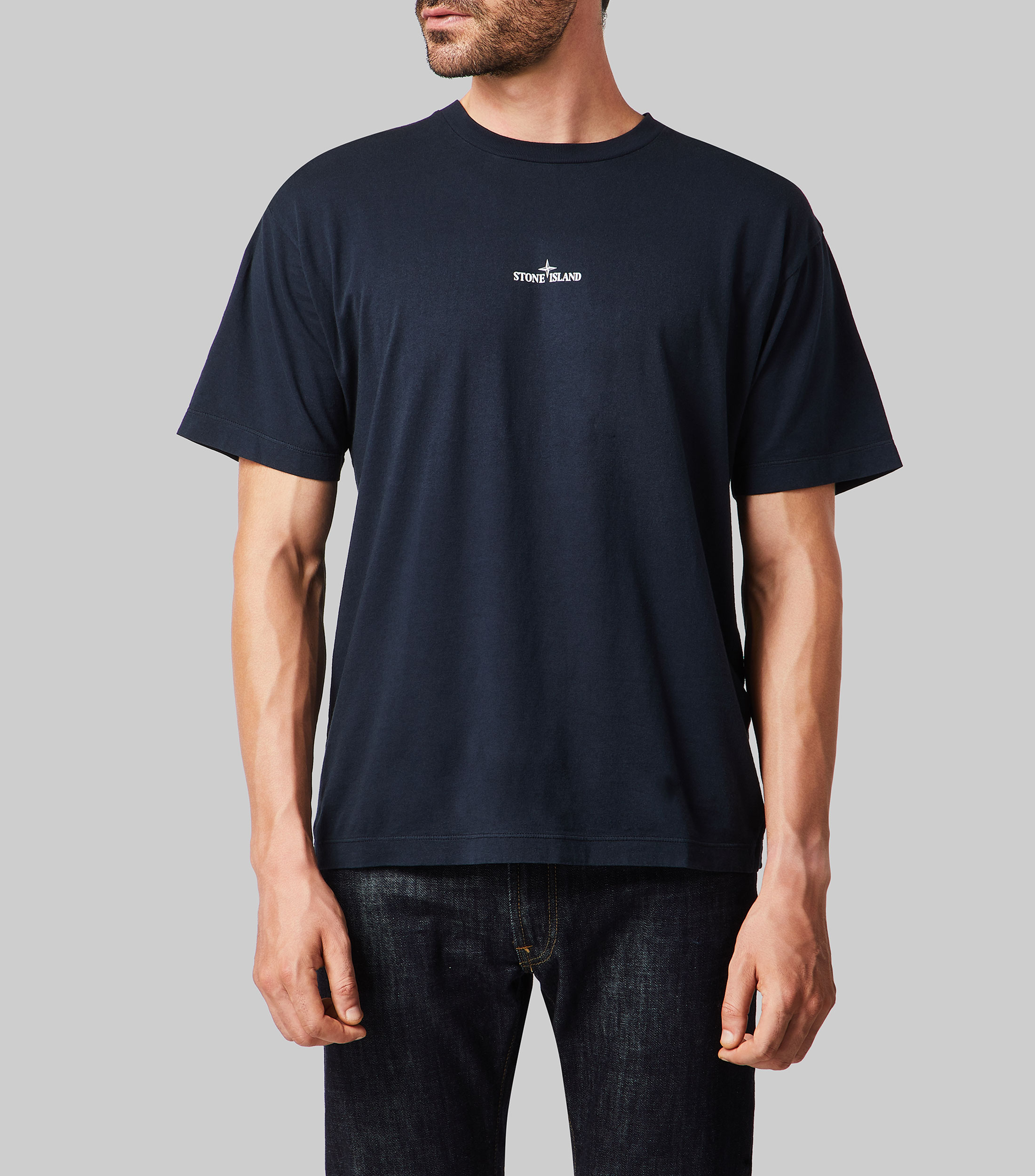 Stone Island: Playera de cuello redondo con manga corta estampada ...
